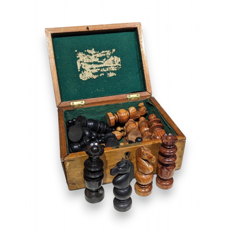 Pions de jeu d'échec en bois - Moinat SA - Antiquités décoration Pions de jeu d'échec en bois - Moinat SA - Antiquités décoration